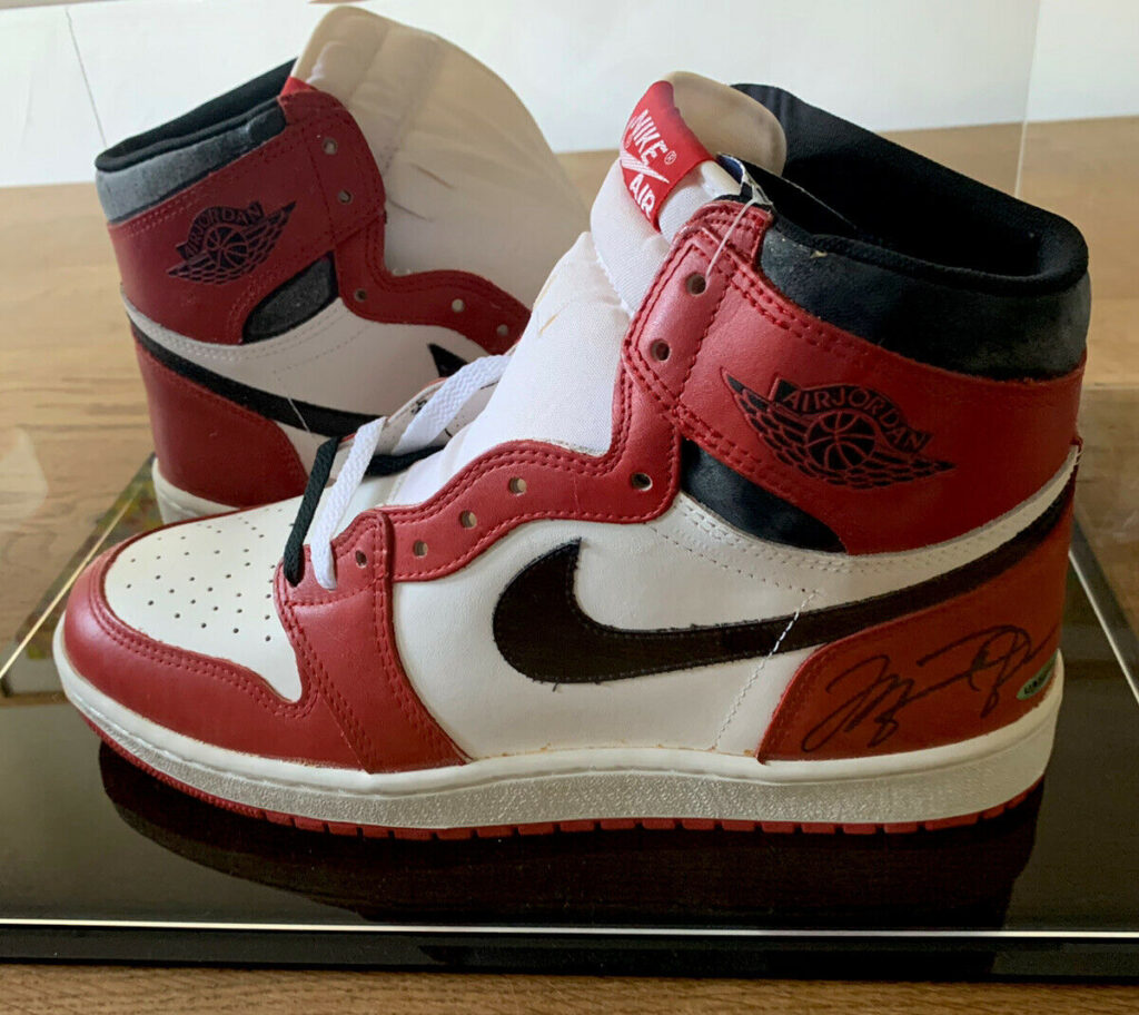 MICHAEL JORDAN Rookie 1985 signed AIR JORDAN 1 sneakers (Upper Deck COA ...