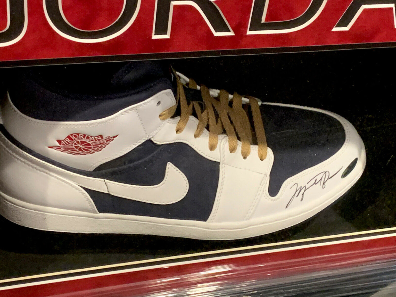 Michael Jordan Signed (Air Jordans 1’s) Upper Deck COA Custom Framed ...